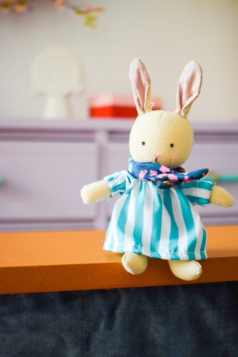 DIY Hand Puppet Theater • PMQ for two