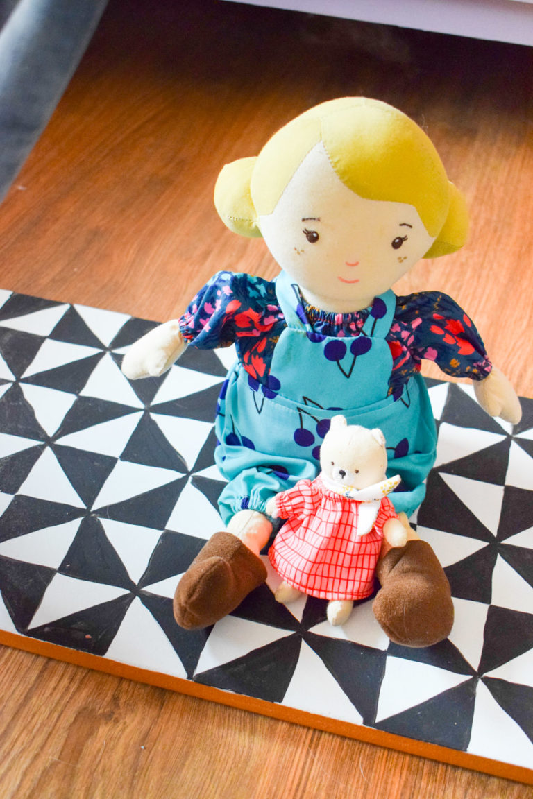 DIY Hand Puppet Theater • PMQ for two